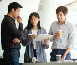 How to introduce yourself in English: Phrases + Examples - Espresso English