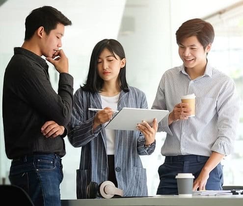 How to introduce yourself in English: Phrases + Examples - Espresso English